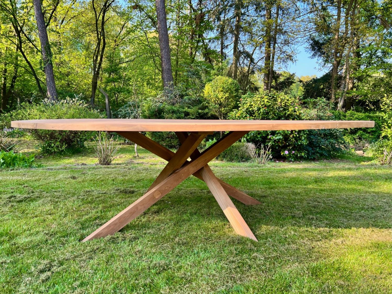 Ovale tuintafel met kruispoot - Indoteak