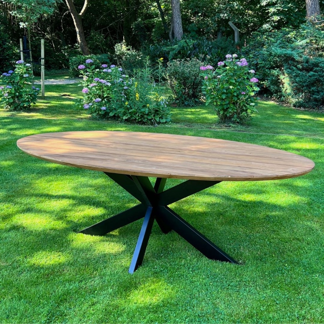 Ovale tuintafel met stalen kruispoot - Indoteak