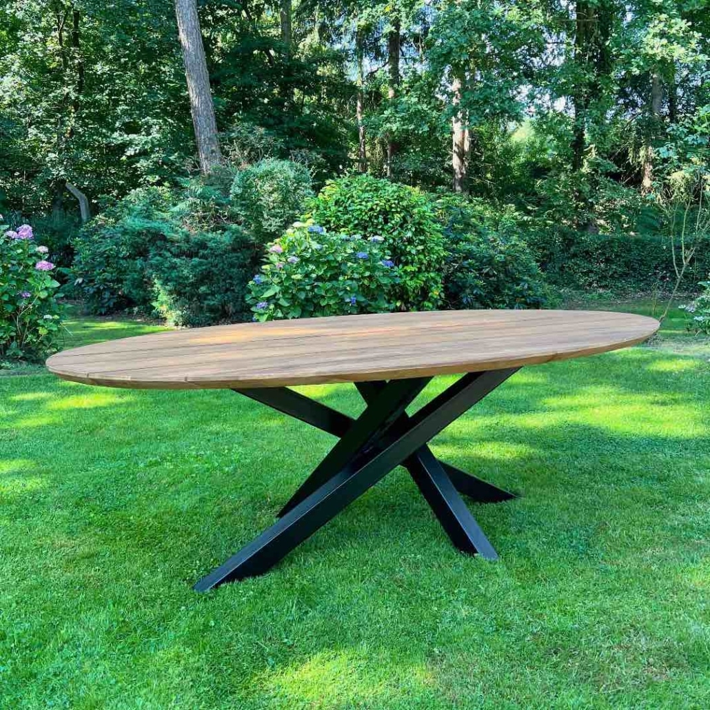 Ovale tuintafel met stalen twistpoot - Indoteak